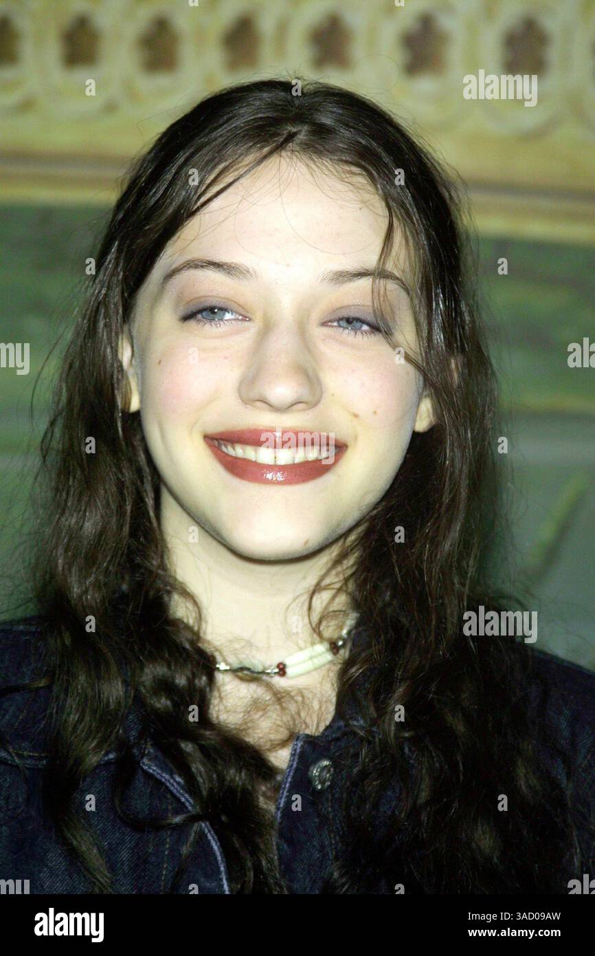 Kat dennings 2001 hi-res stock photography and images - Alamy