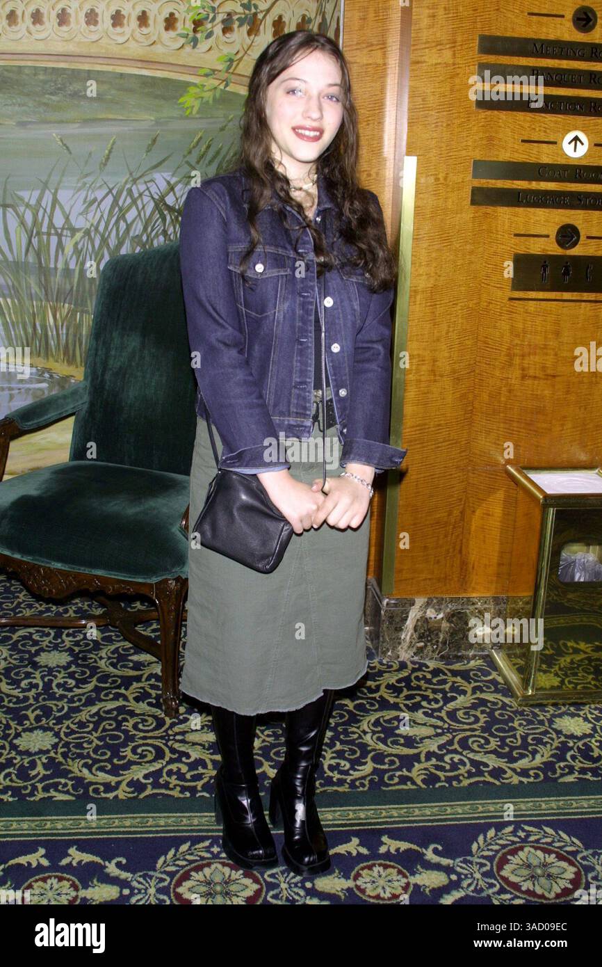 Kat dennings 2001 hi-res stock photography and images - Alamy