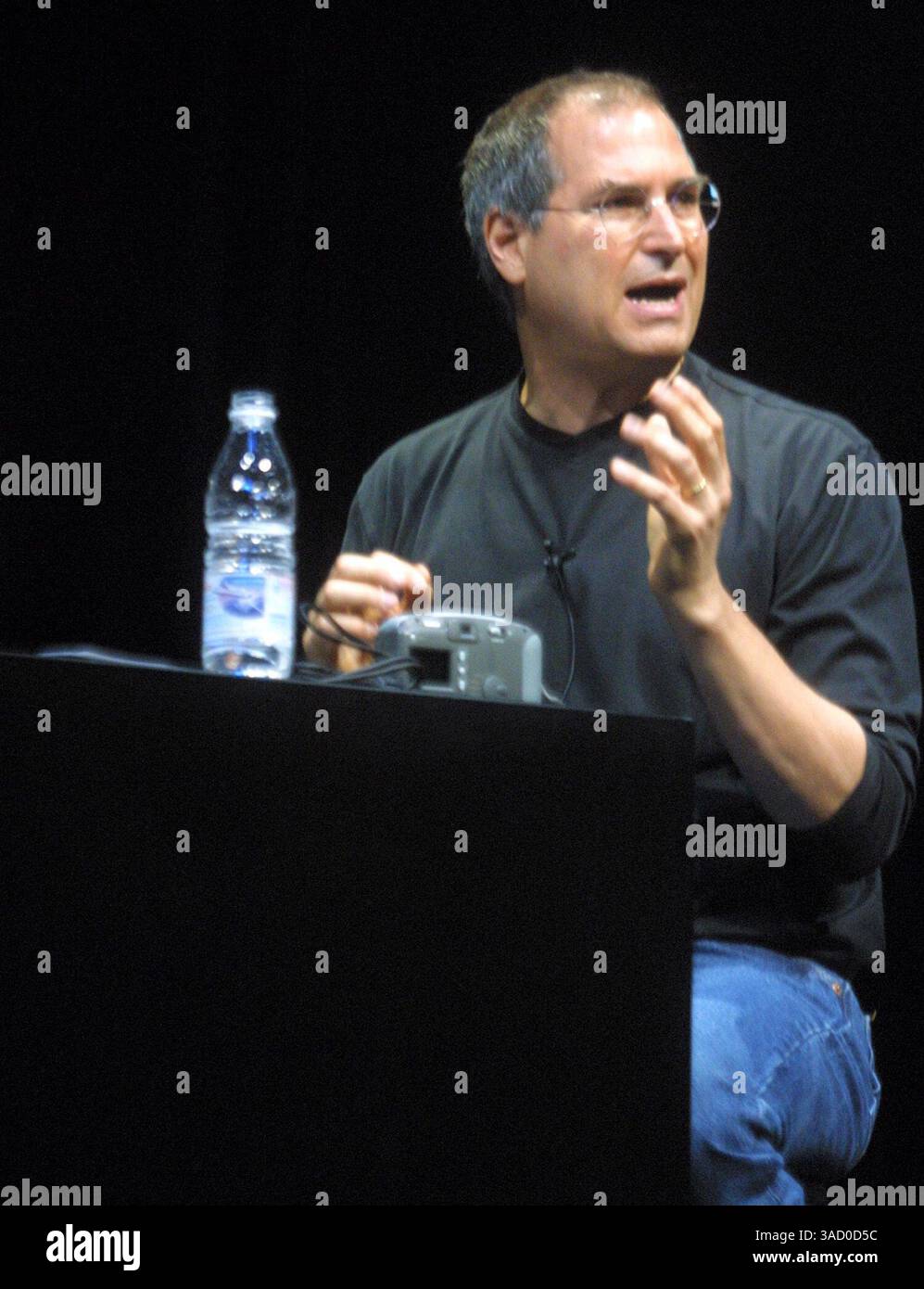 Jul 18, 2001; New York, NY, USA; CEO of Apple STEVE JOBS gives the ...
