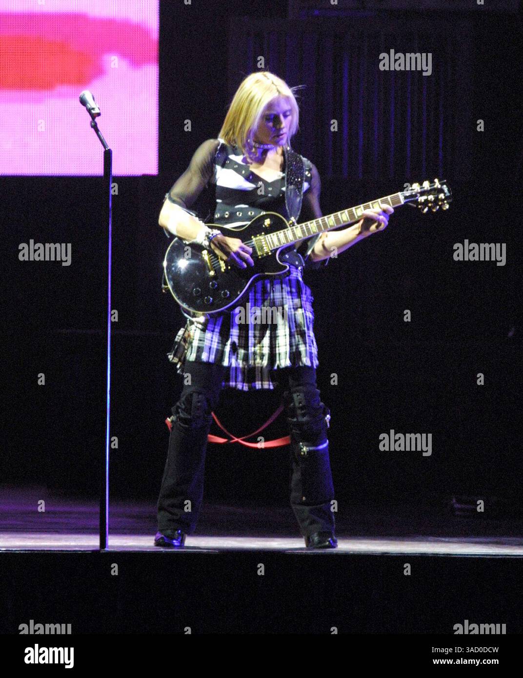 Jul 25, 2001; New York, NY, USA; Singer MADONNA performs @ Madison ...