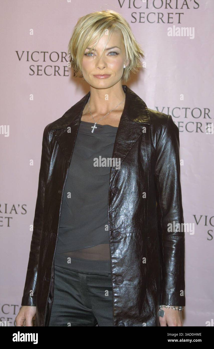 Nov 13, 2001; New York, NY, USA; Actress JAMIE PRESSLY poses for photos ...