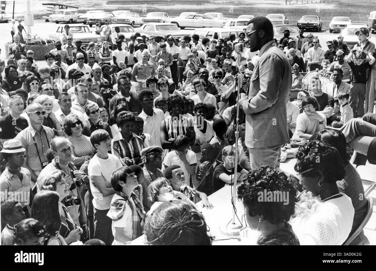 Boxer 'Smokin' Joe Frazier has died after a battle with liver cancer ...