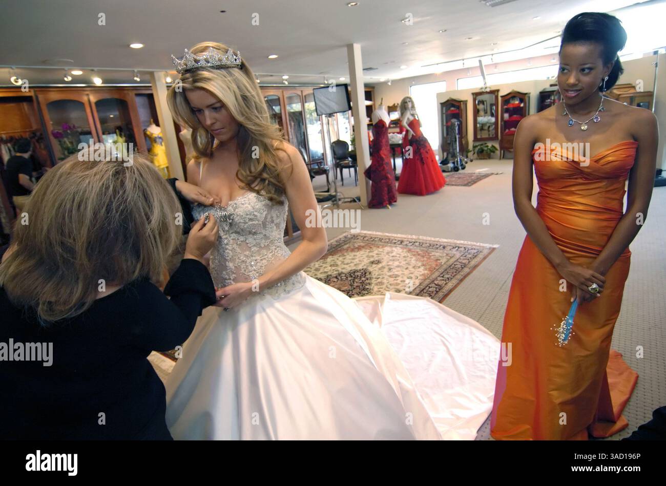 Feb. 15, 2007 - Brentwood, California, USA - As model Andrea Love looks ...