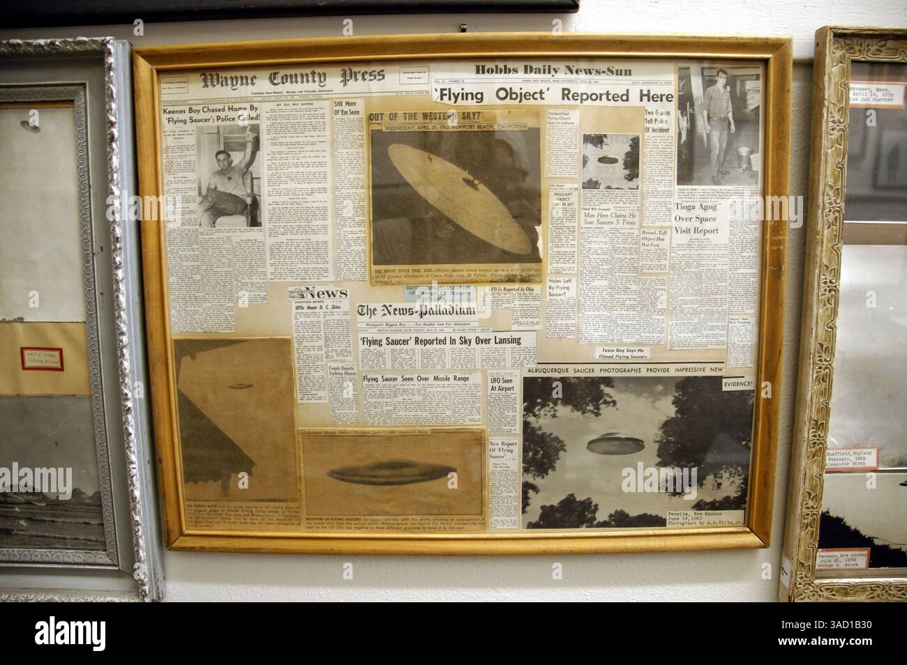 Roswell incident newspaper hi-res stock photography and images - Alamy