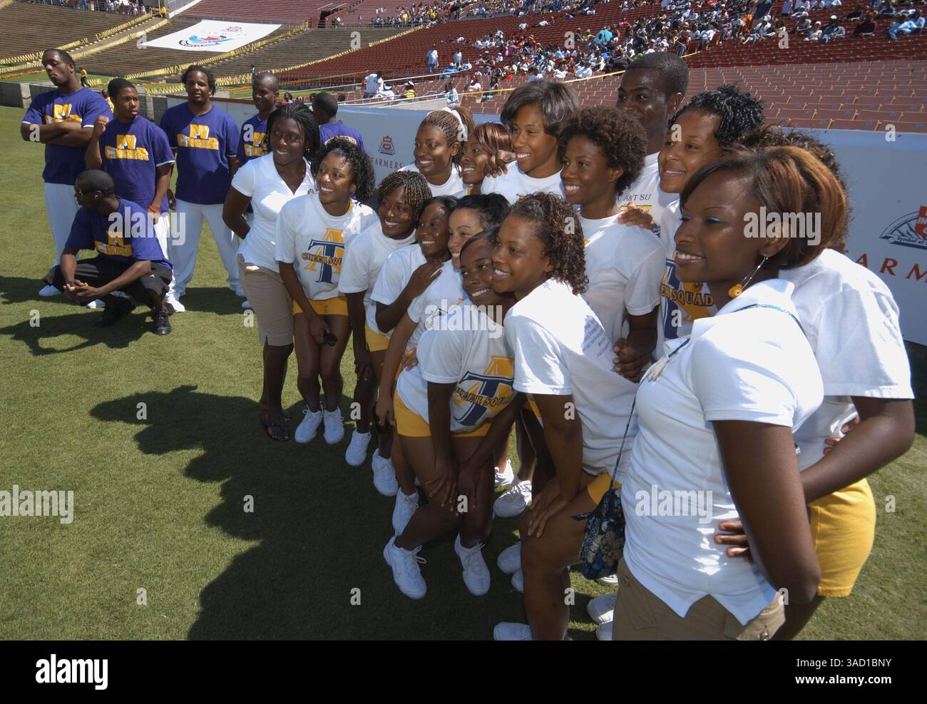Cheer squad on a football field hi-res stock photography and images - Alamy