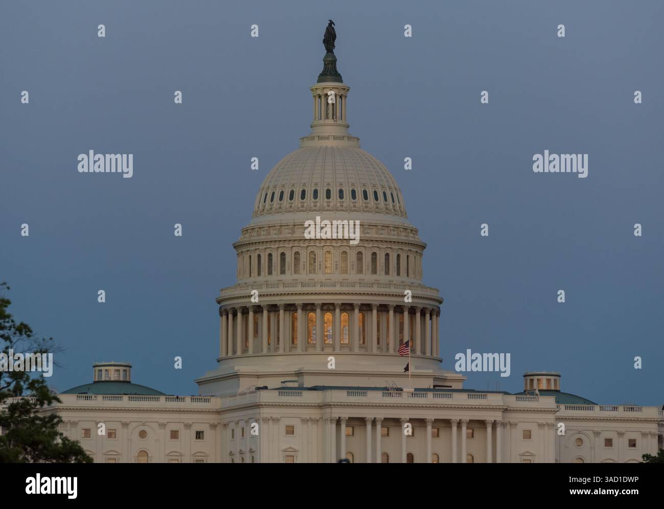 Government building columns windows hi-res stock photography and images ...
