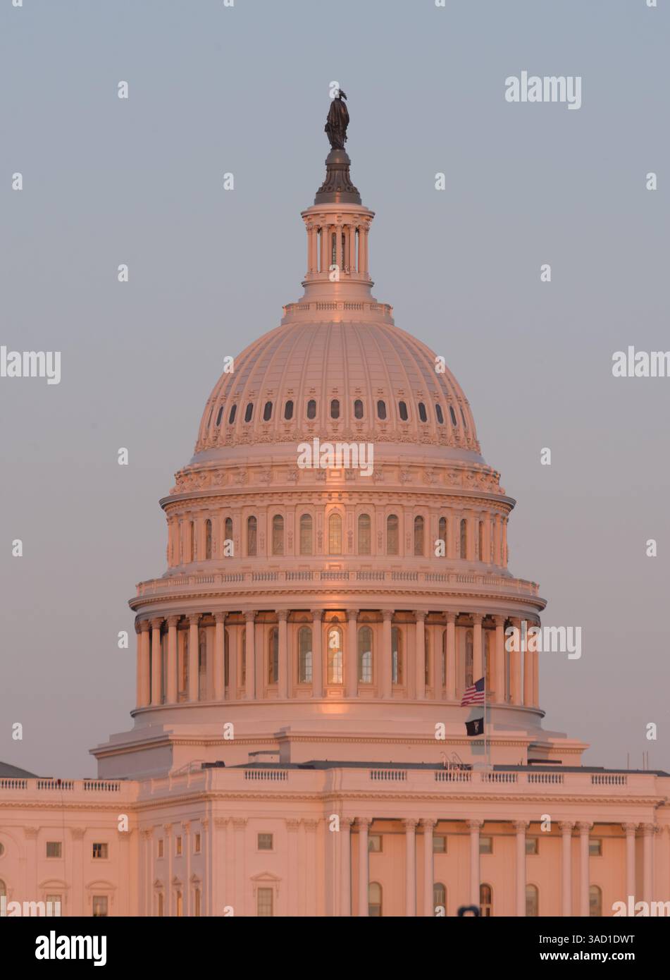 Government building columns windows hi-res stock photography and images ...