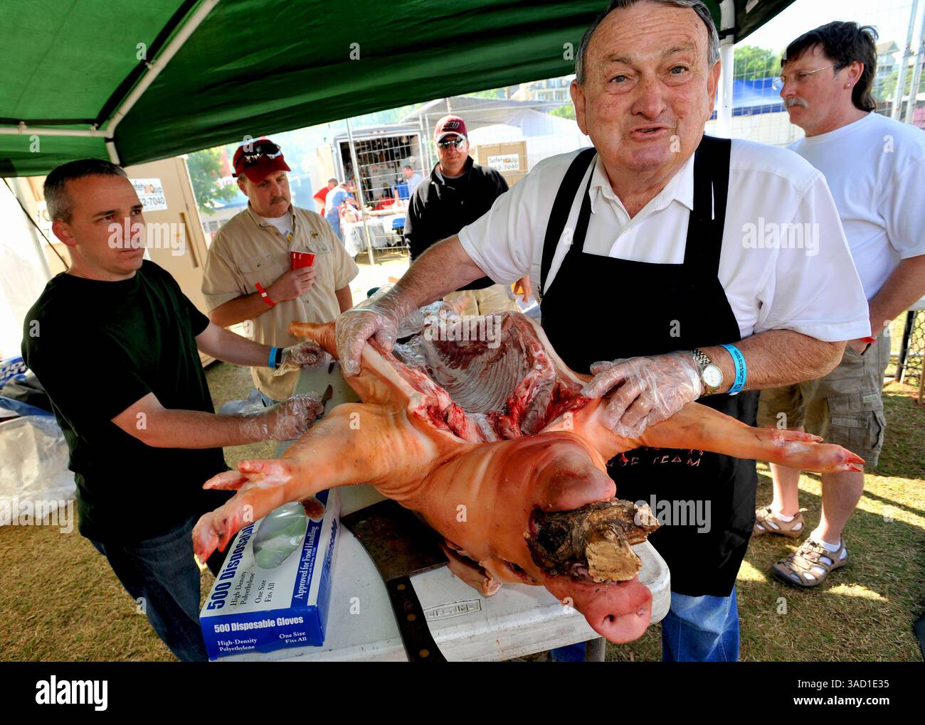 May 17, 2008 - Memphis, Tennessee, USA - Explaining the process of ...