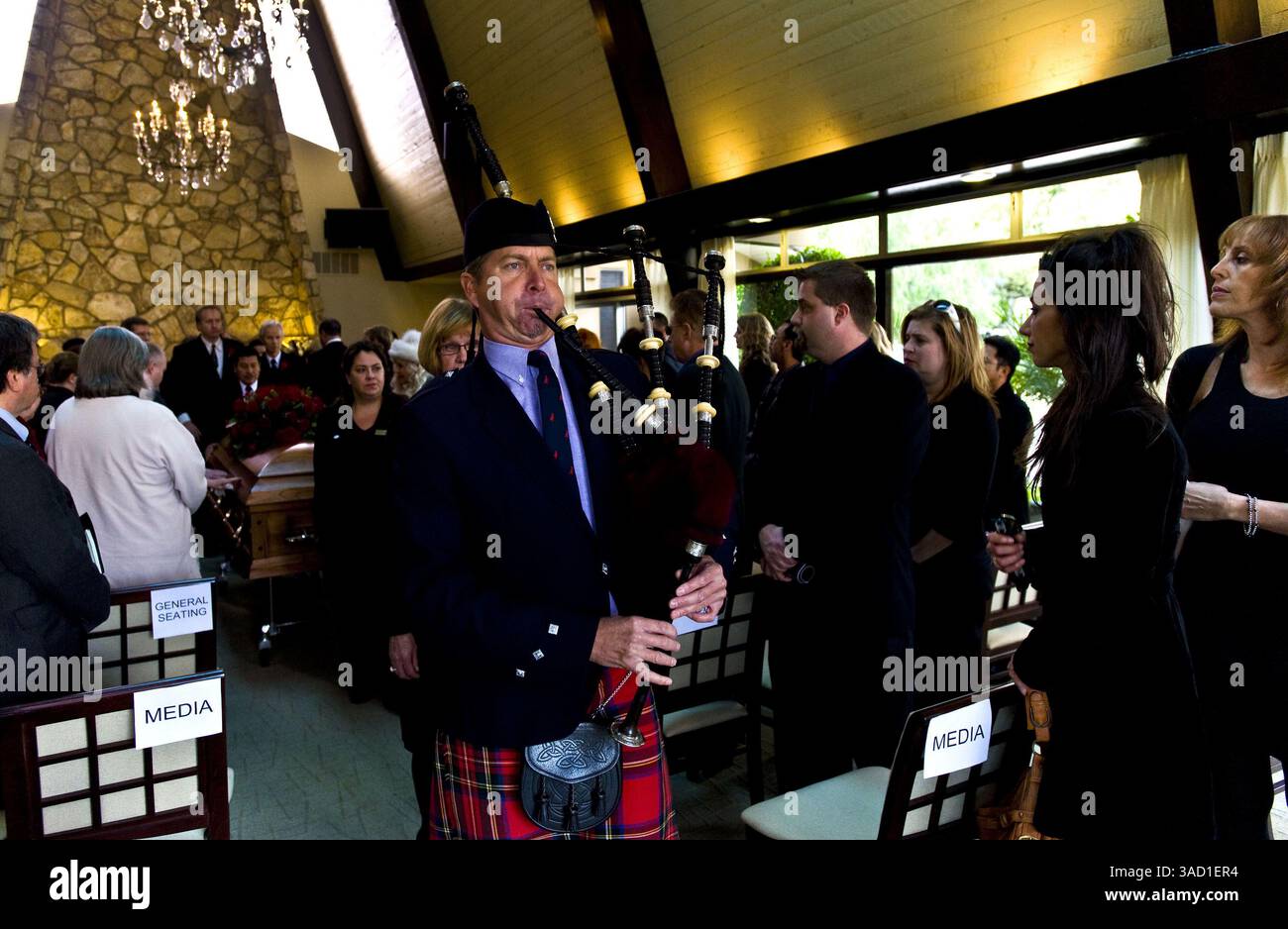 Dec. 18, 2008 - Los Angeles, California, USA - Eric Rigler plays ...