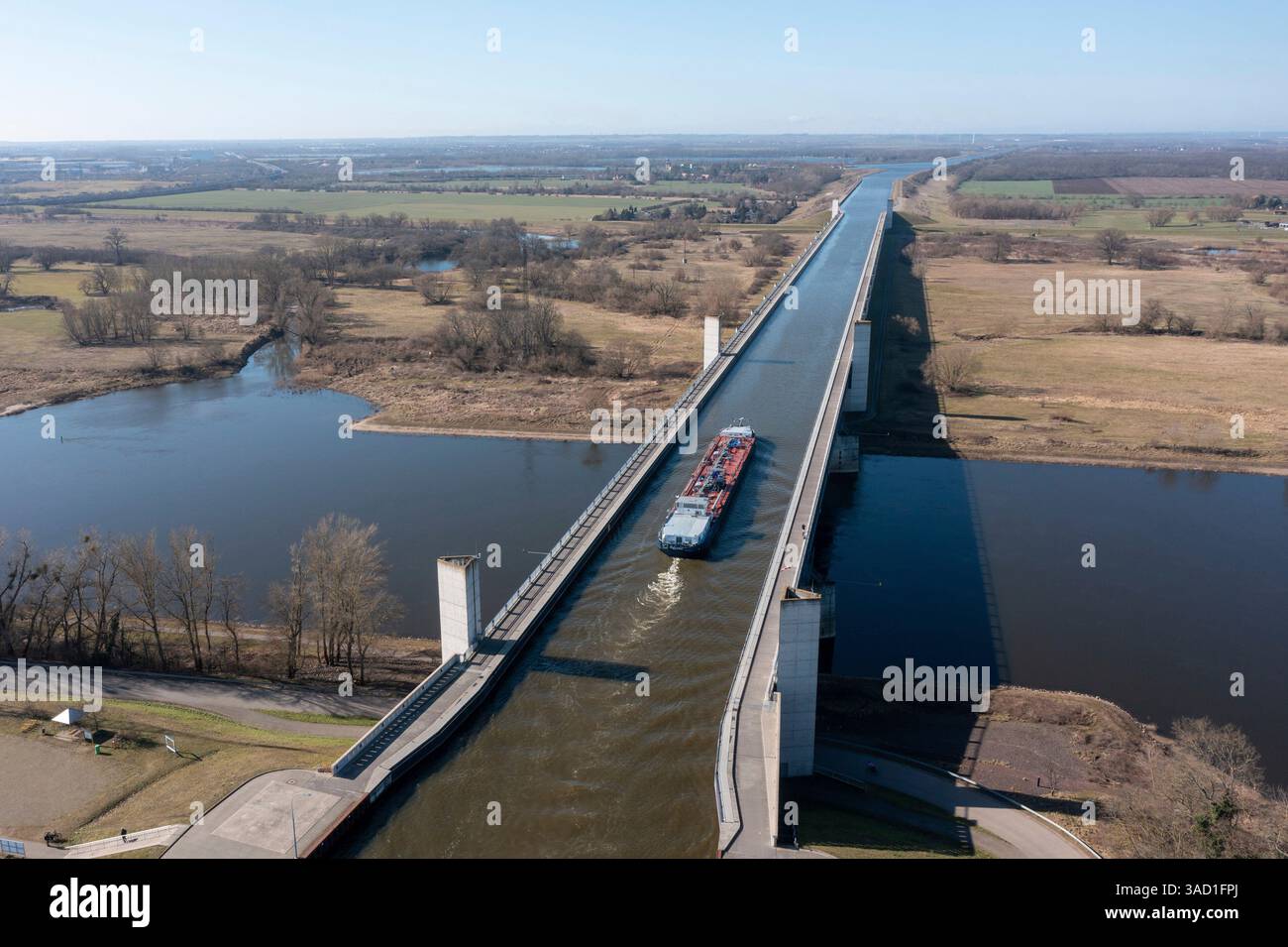 Magdeburg waterway junction, Mittelland Canal crosses the Elbe in a ...