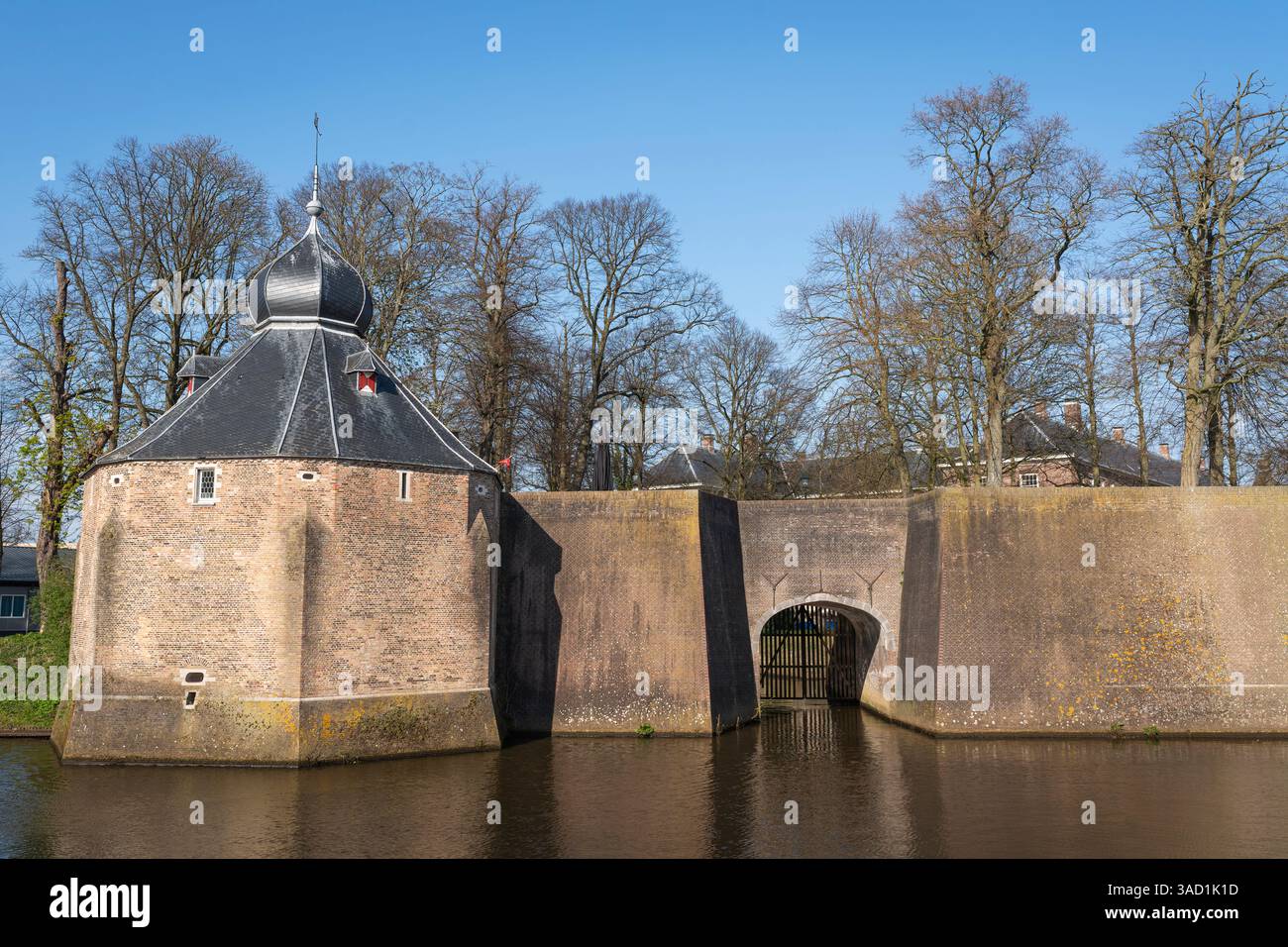 Medieval castle of the city of Breda, view of the watergate (Spanish ...