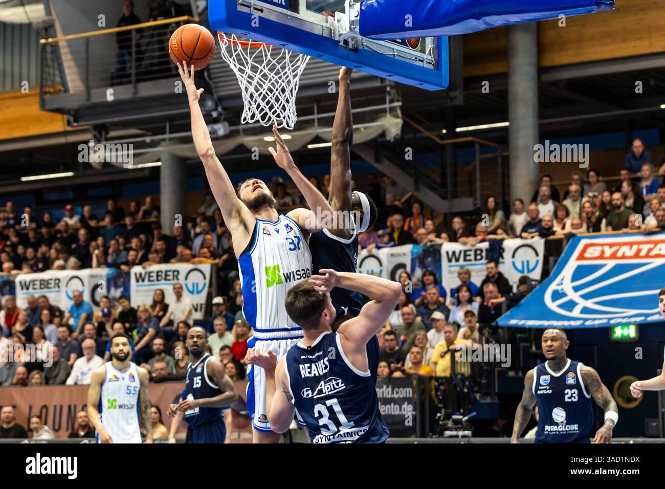 Einaras Tubutis (Frankfurt Skyliners, No37) GER, Syntainics MBC vs ...