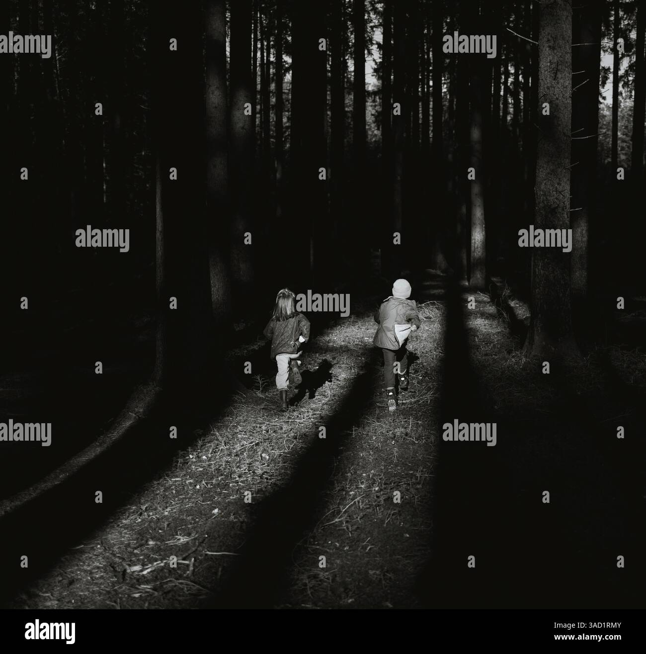 Children running through a forest hi-res stock photography and images ...