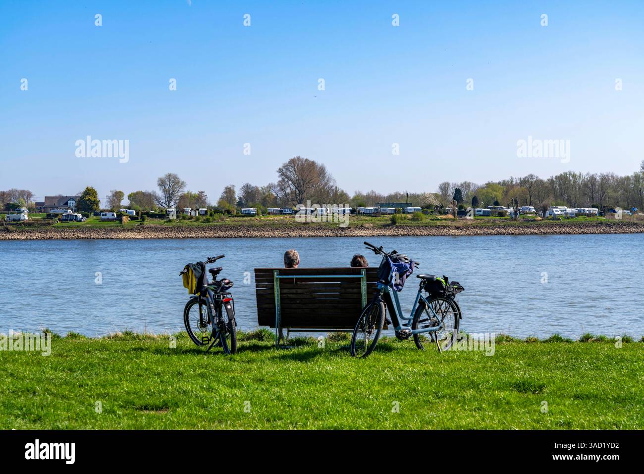 Schwungliege hi-res stock photography and images - Alamy