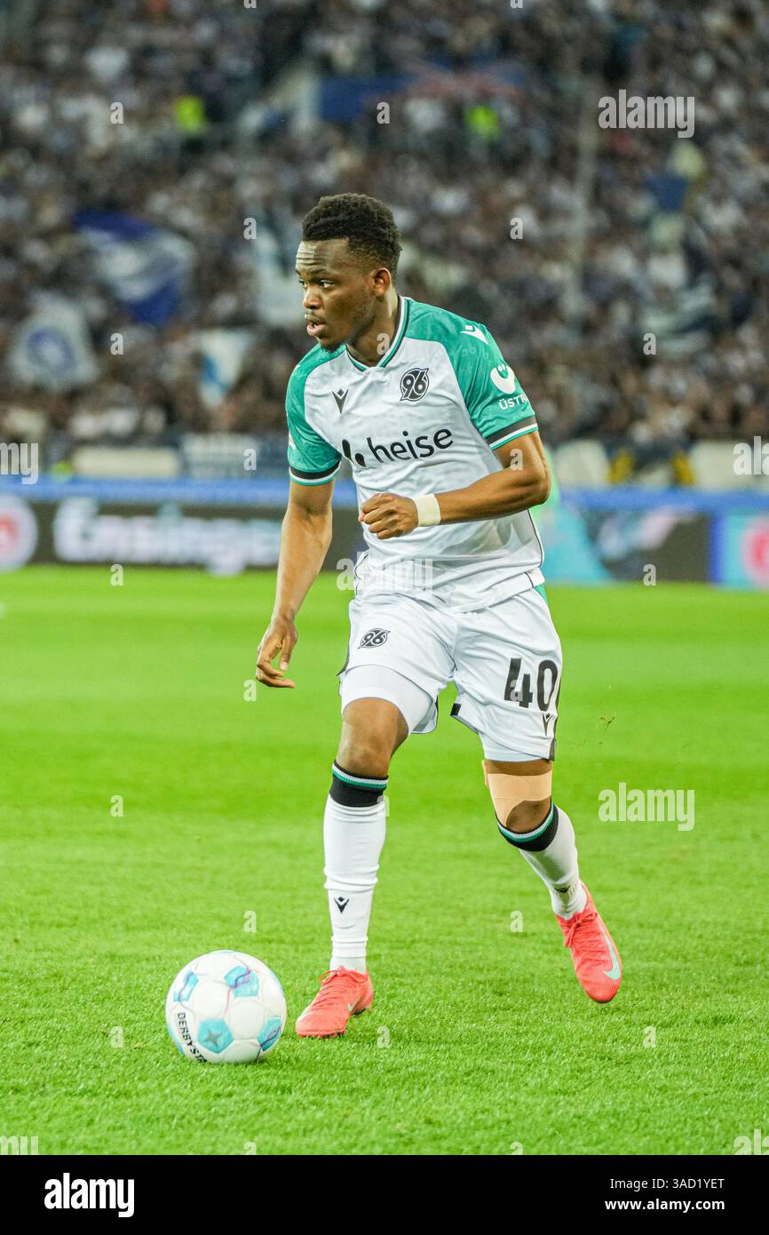 Rabbi Matondo (Hannover 96 40) mit dem Ball 2. Fussball Bundesliga ...