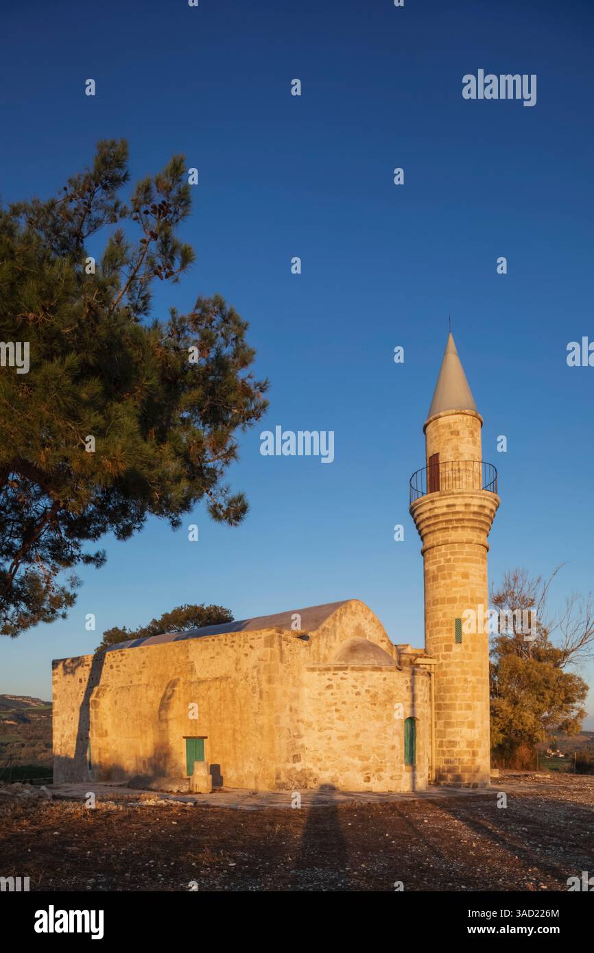 Small mosque hi-res stock photography and images - Alamy