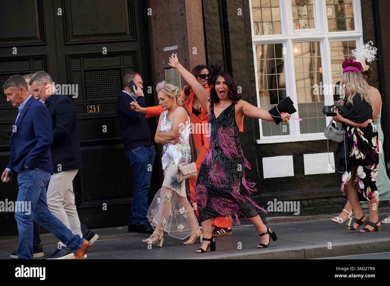 Liverpool, Merseyside, UK. 4th April 2025. Racegoers descend on ...