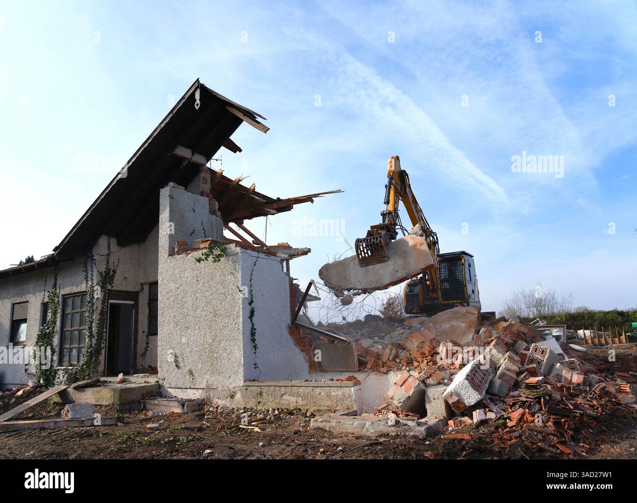 Germany, Bavaria, Upper Bavaria, Neuötting, demolition of a detached ...