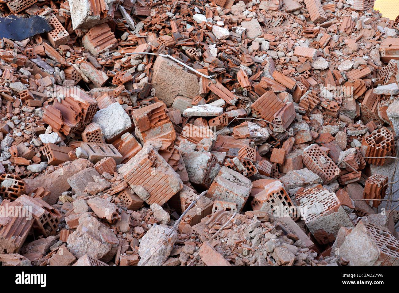 Germany, Bavaria, Neuötting, demolition of a detached house, wall ...