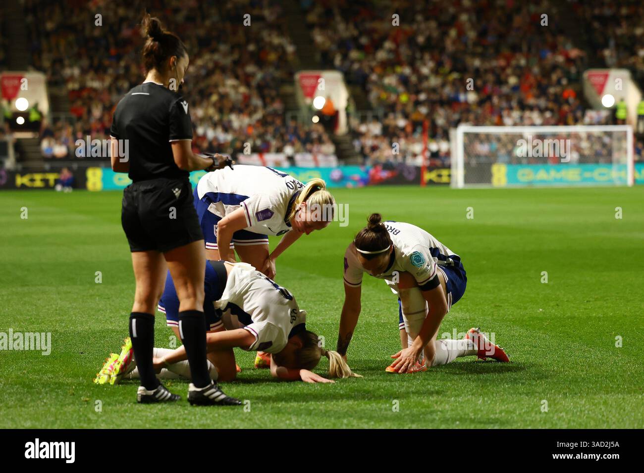Bristol, UK. 4th Apr, 2025. Alessia Russo of England reacts with an ...