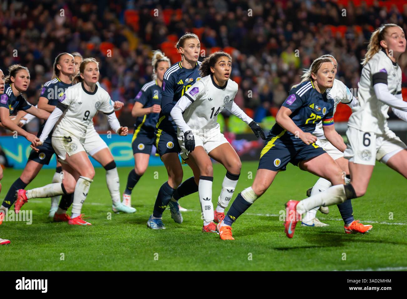 Dundee, Scotland. 4th April 2025. Both sides focus on a corned for ...