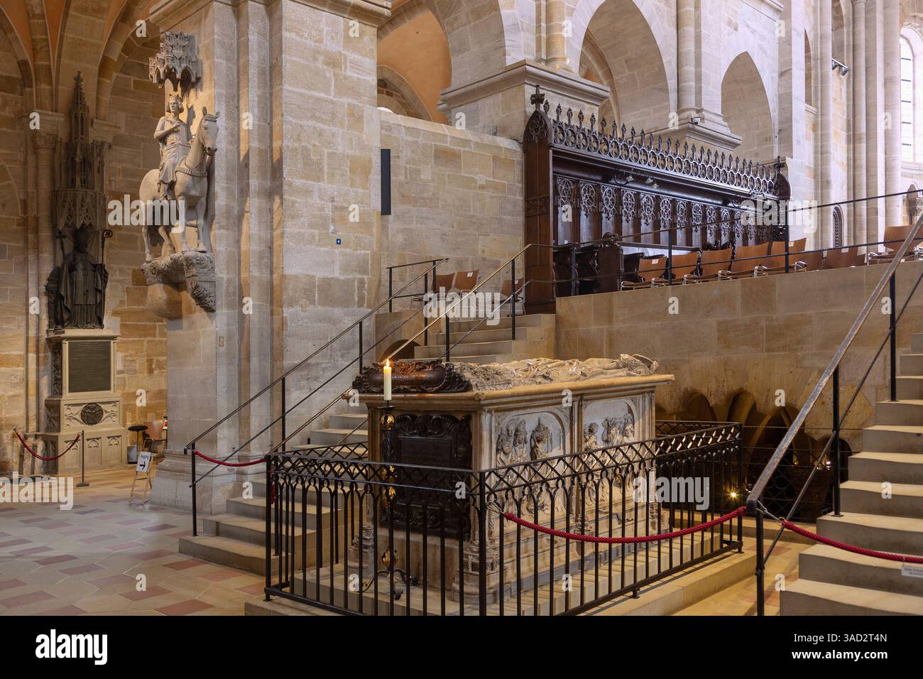 Royal imperial tomb hi-res stock photography and images - Alamy