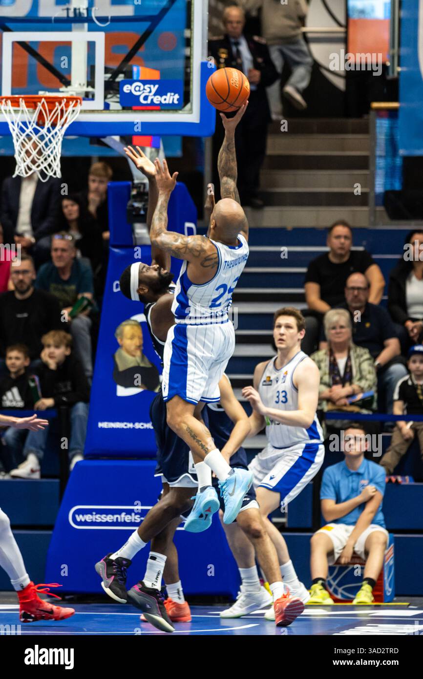 Jordan Theodore (Frankfurt Skyliners, No25) GER, Syntainics MBC vs ...