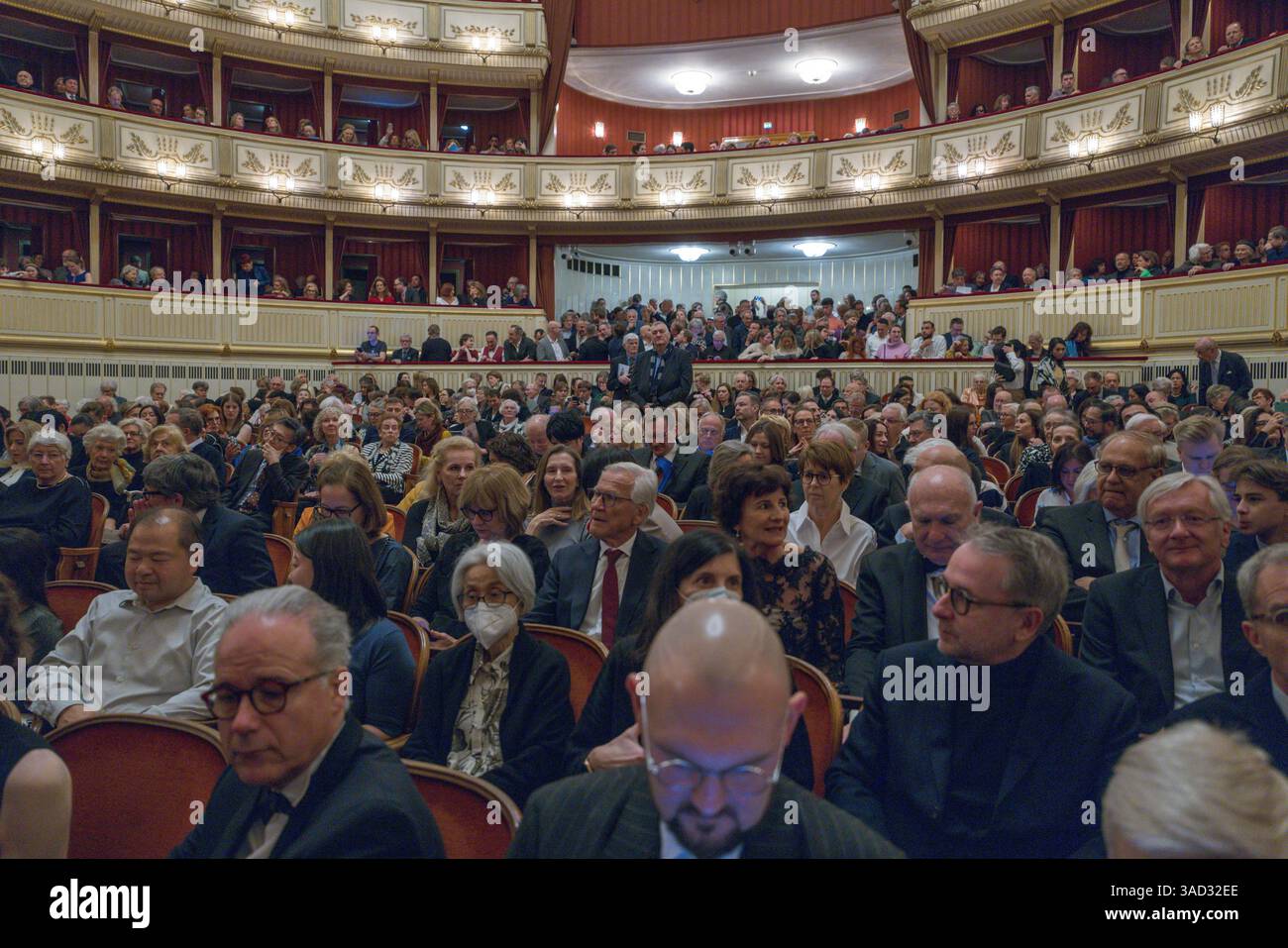 audience, Vienna State Opera House, Vienna, Austria Stock Photo - Alamy