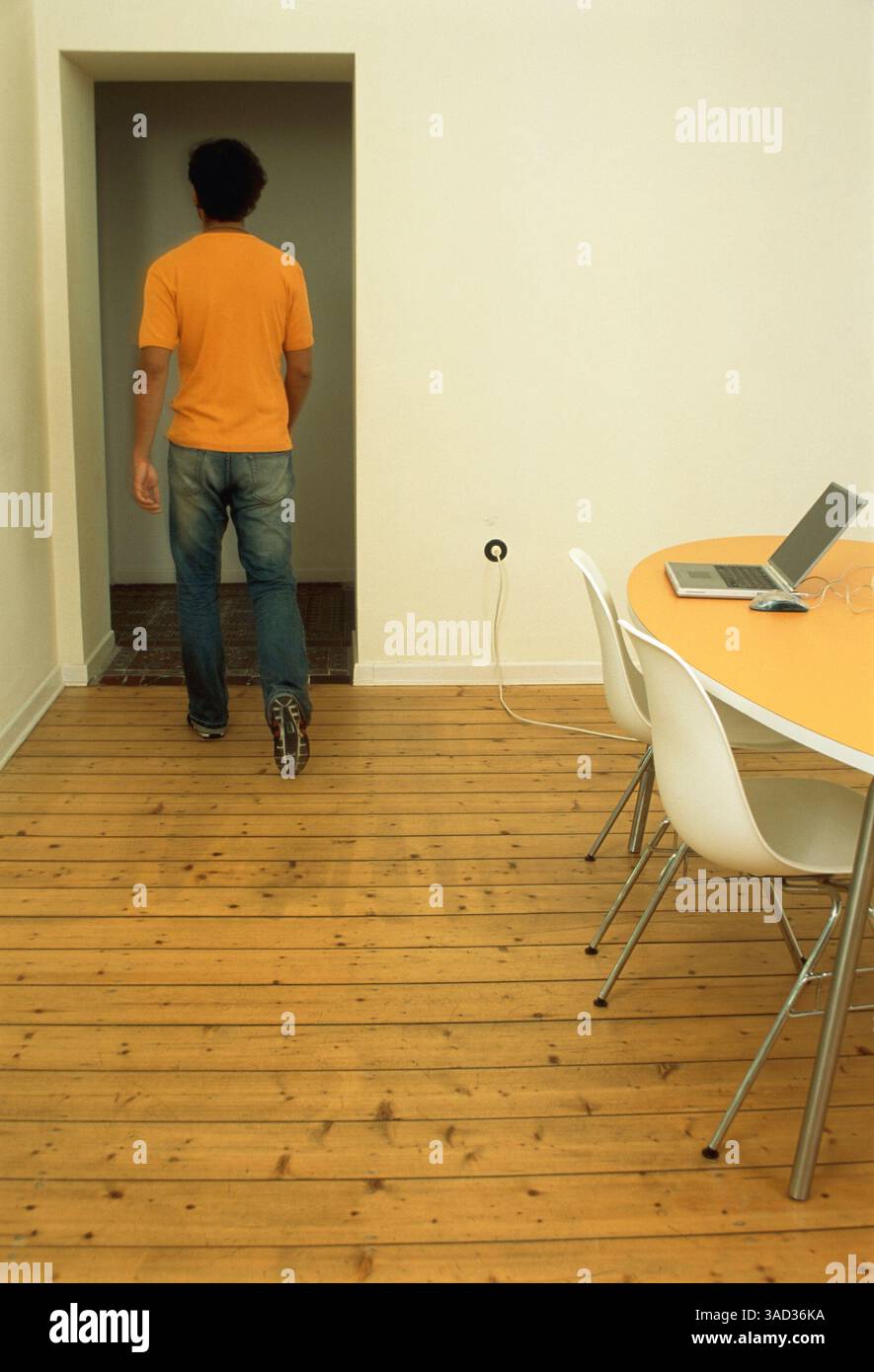 Man going office leaving home hi-res stock photography and images - Alamy