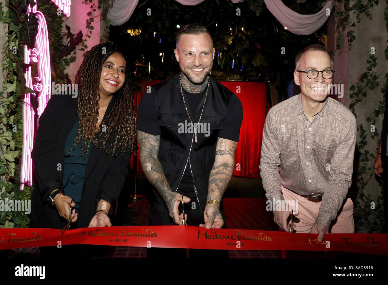 Rapper Kontra K (Maximilian Diehn, KOÐ˜TRA K, centre) at the ...