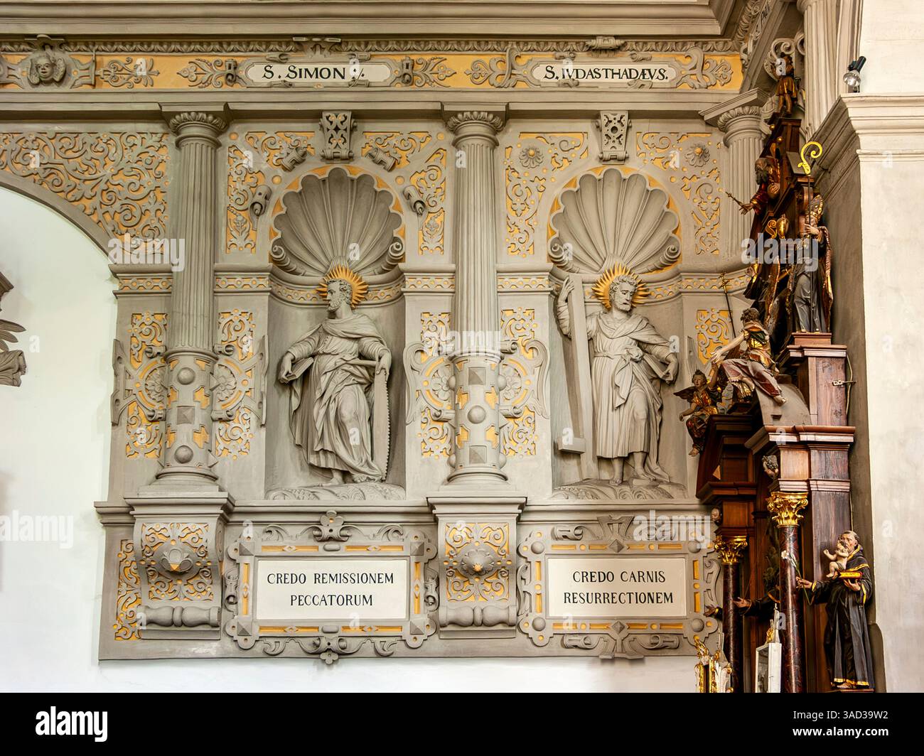 Hechingen, Former monastery church of St. Luzen, in the shell niches ...