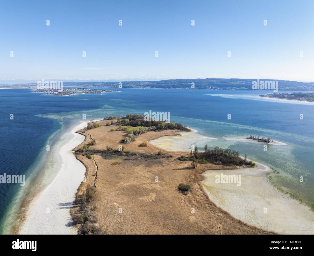 Aerial view of the Mettnau peninsula near Radolfzell on Lake Constance ...