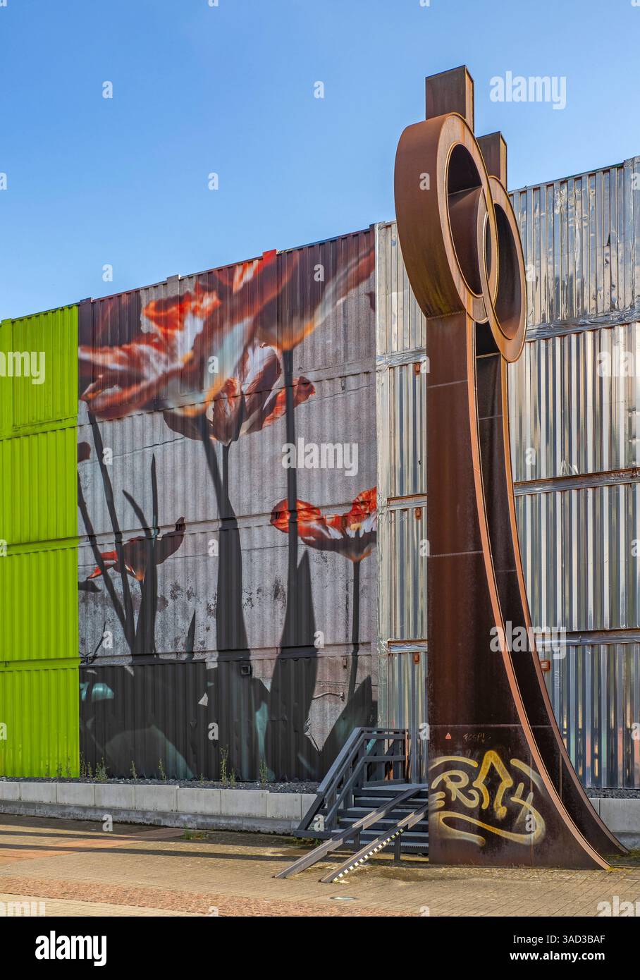 Graffiti shipping container hi-res stock photography and images - Alamy