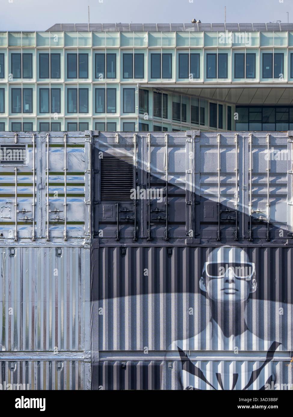 Shipping container graffiti hi-res stock photography and images - Alamy