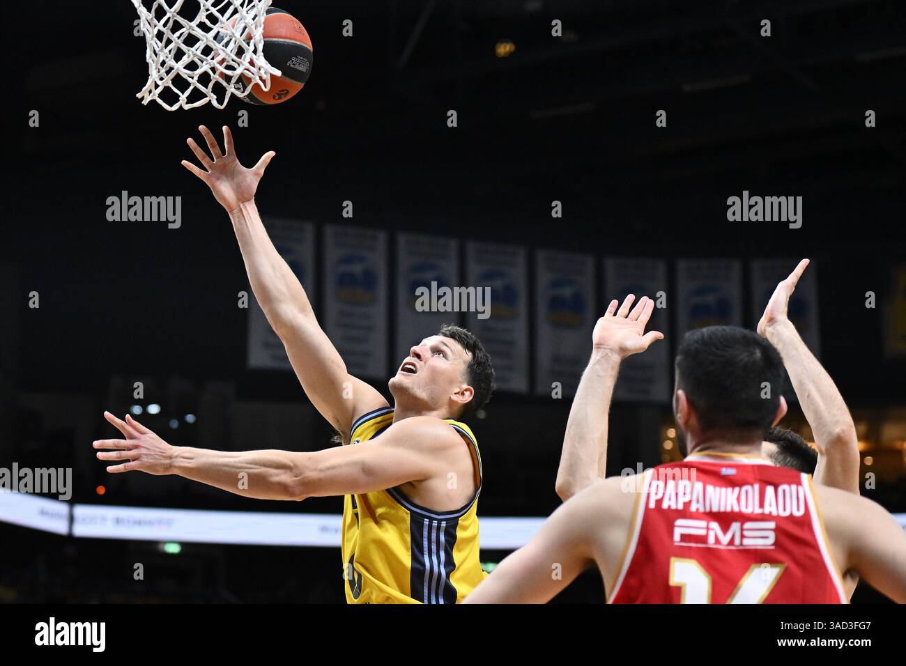 Berlin, Deutschland. 04th Apr, 2025. Yanni Wetzell (ALBA Berlin, #5 ...