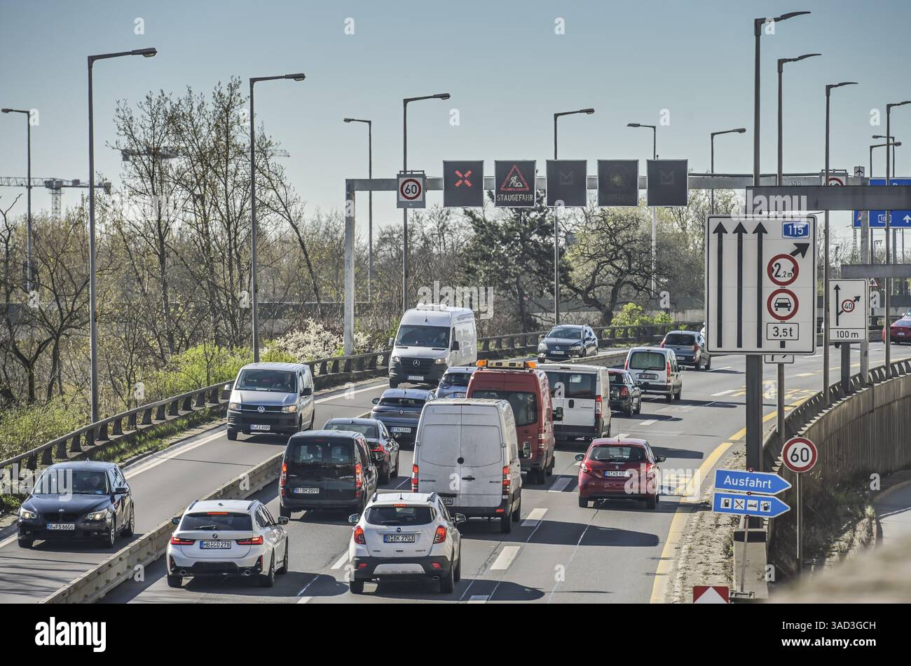 Kreuz Funkturm motorway A 100, traffic jam and slow-moving traffic at ...