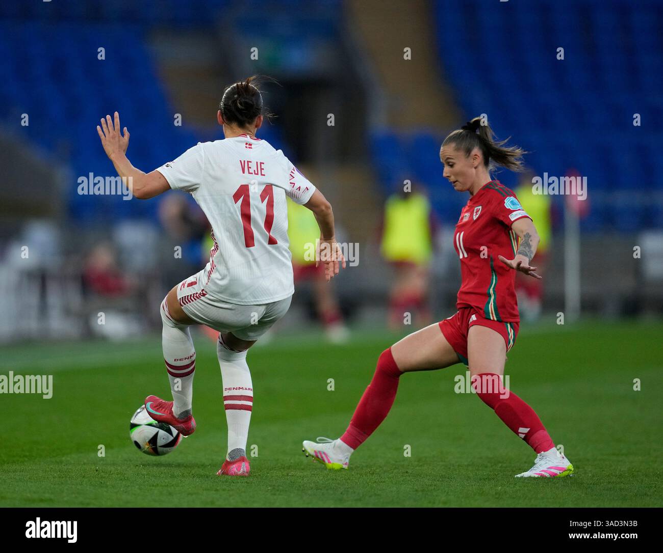 Cardiff,UK, 04 Apr 2025 Hannah Cain (R) of Wales Katrine Veje of ...