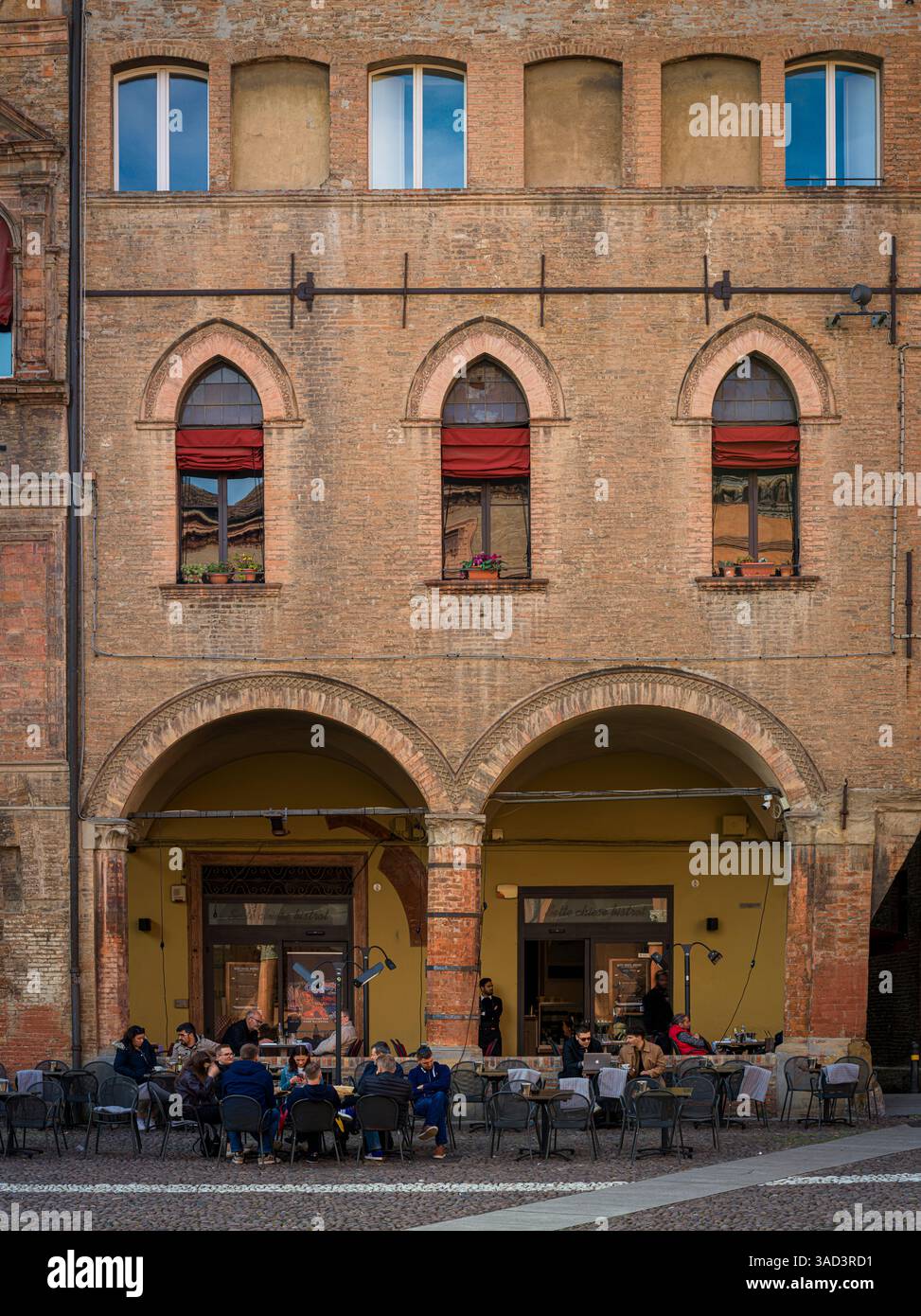 Cafe piazza bologna sidewalk hi-res stock photography and images - Alamy