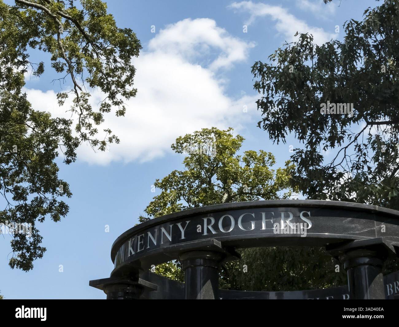 Kenny Rogers' burial site in Atlanta's Oakland Cemetery honors the ...