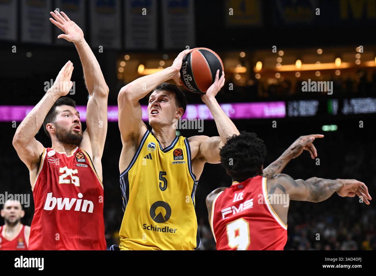 Berlin, Deutschland. 04th Apr, 2025. Yanni Wetzell (ALBA Berlin, #5 ...