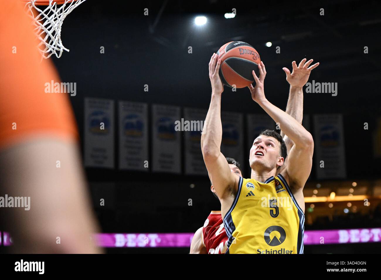 Berlin, Deutschland. 04th Apr, 2025. Yanni Wetzell (ALBA Berlin, #5 ...