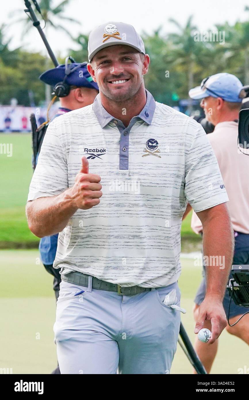 Doral, Florida, USA. 4th Apr, 2025. Bryson DeChambeau (R) of Crushers ...