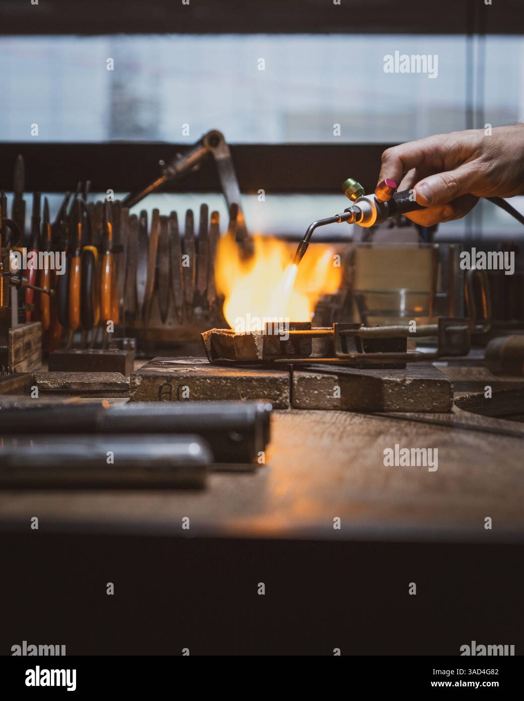 Goldsmith making gold wedding rings Stock Photo - Alamy