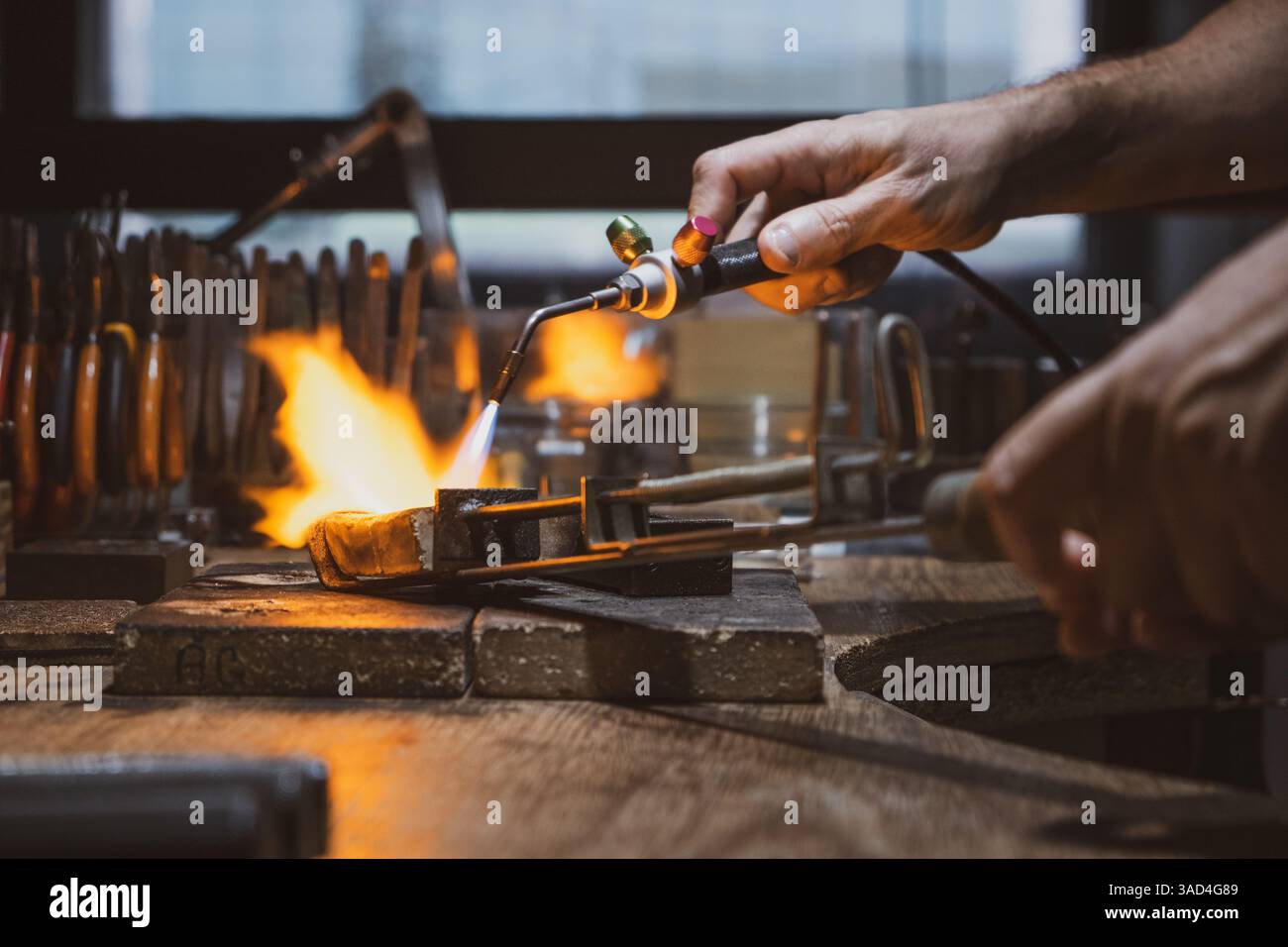 Goldsmith making gold wedding rings Stock Photo - Alamy