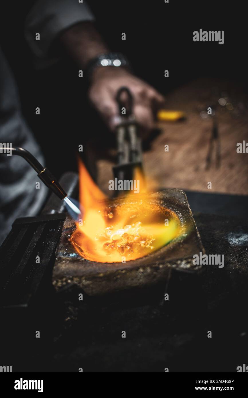 Goldsmith making gold wedding rings Stock Photo - Alamy
