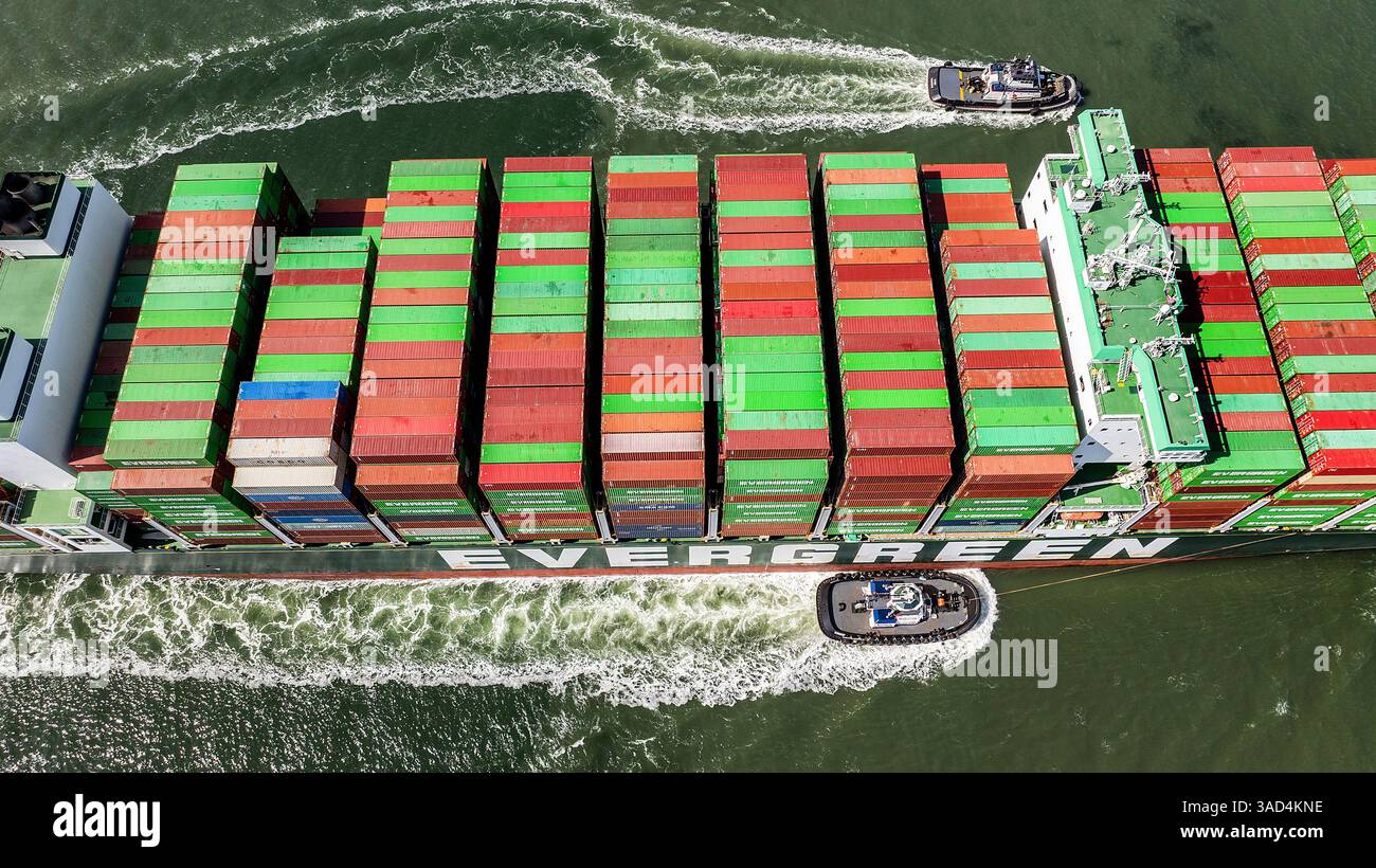 CORRECTS SHIP NAME TO EVER FRANK - The container ship Ever Frank ...