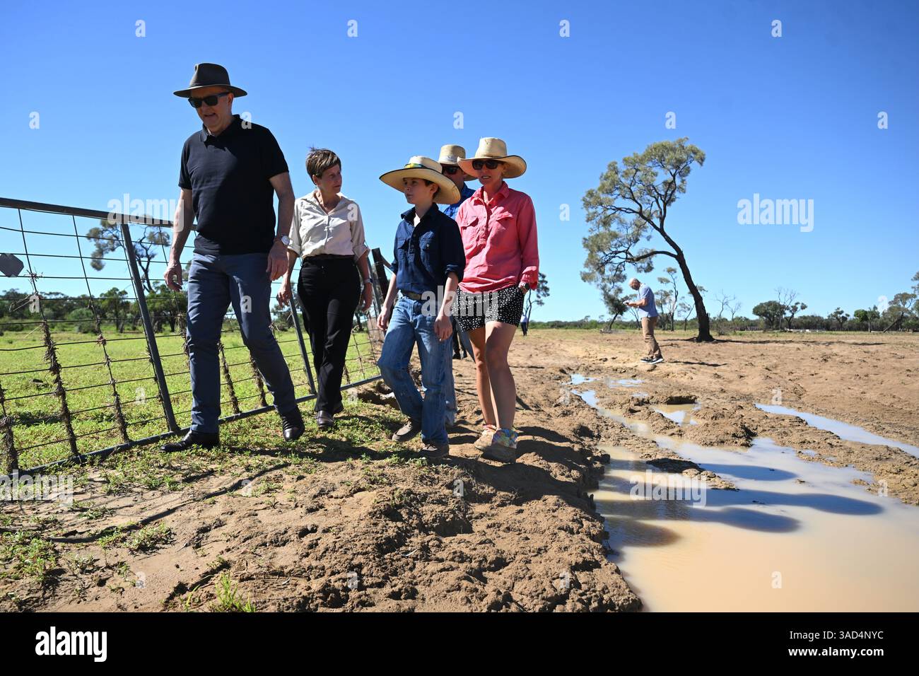 Longreach, Australia. 05th Apr, 2025. Australian Prime Minister Anthony ...