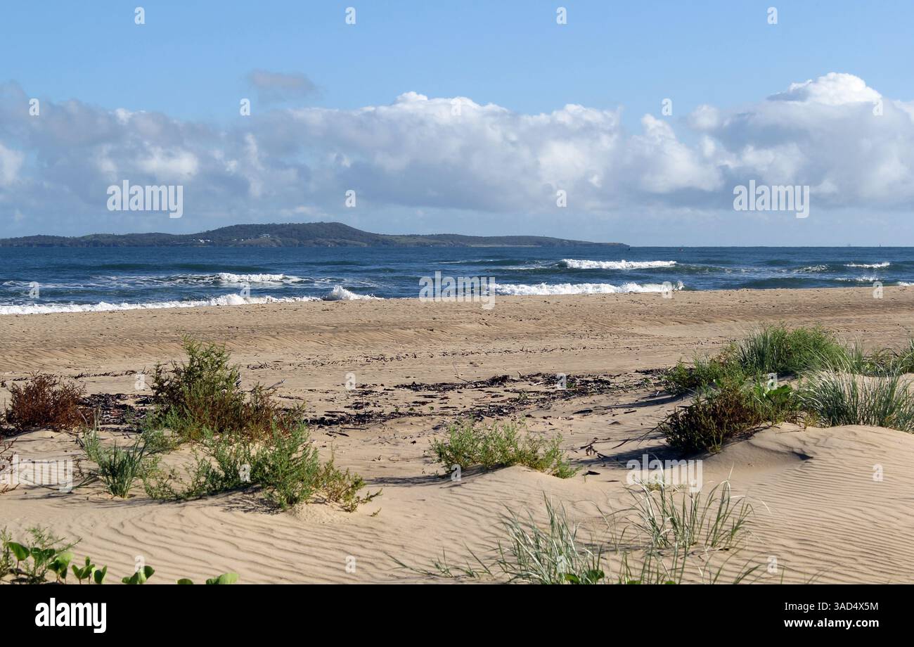 Canoe Point beach with sand and ocean waves at Tannum Sands in ...