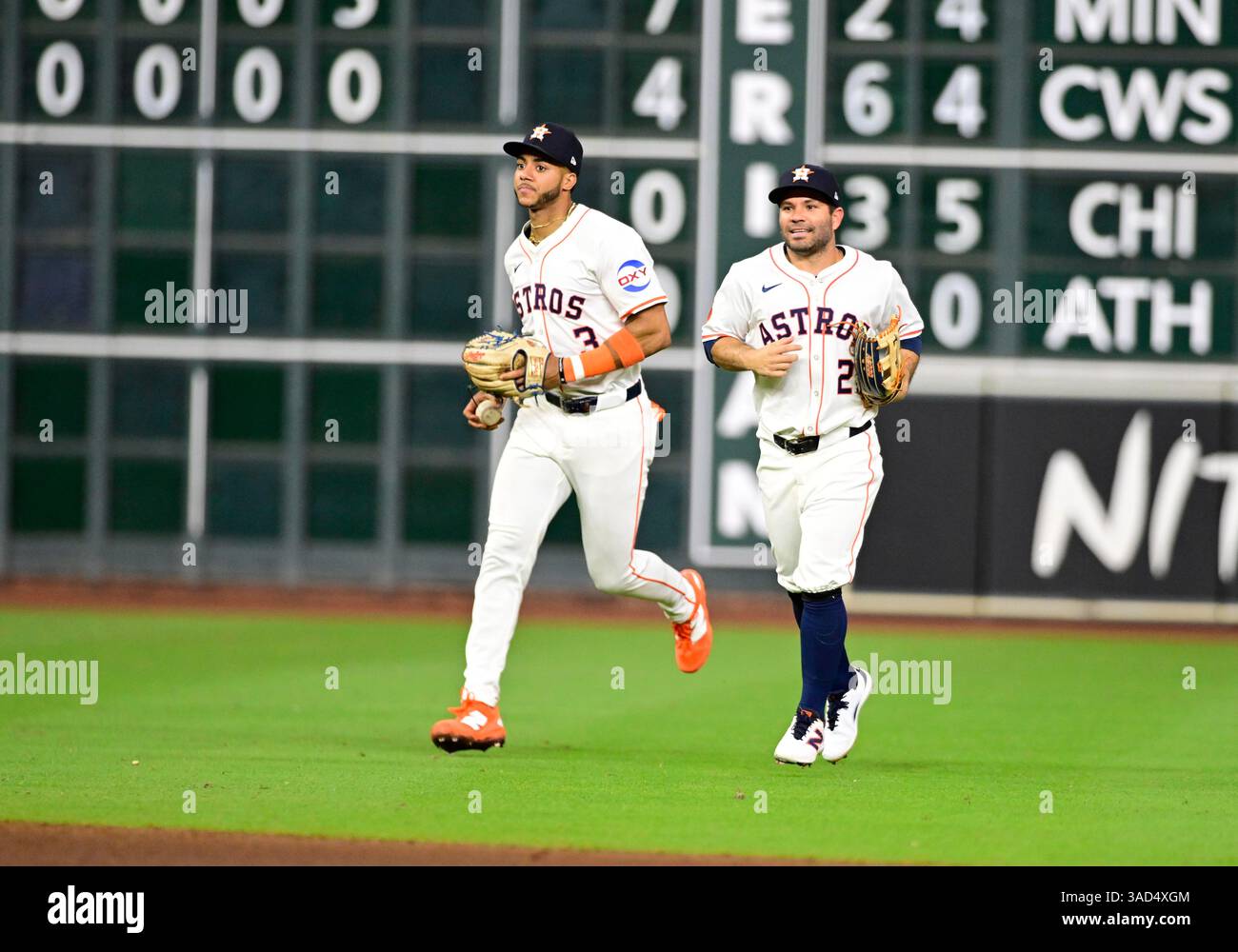 Houston Astros left fielder Jose Altuve (27) and Houston Astros ...