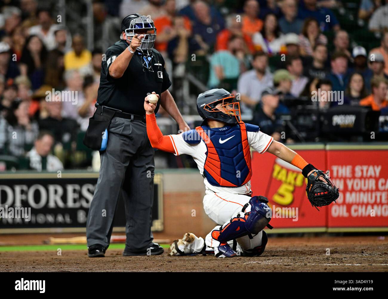 Houston, United States. 01st Apr, 2025. MLB umpire Tony Randazzo (11 ...